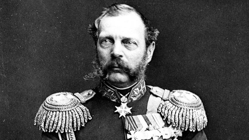 En France, la chemise ensanglantée d’Alexandre II restituée à la Russie ...