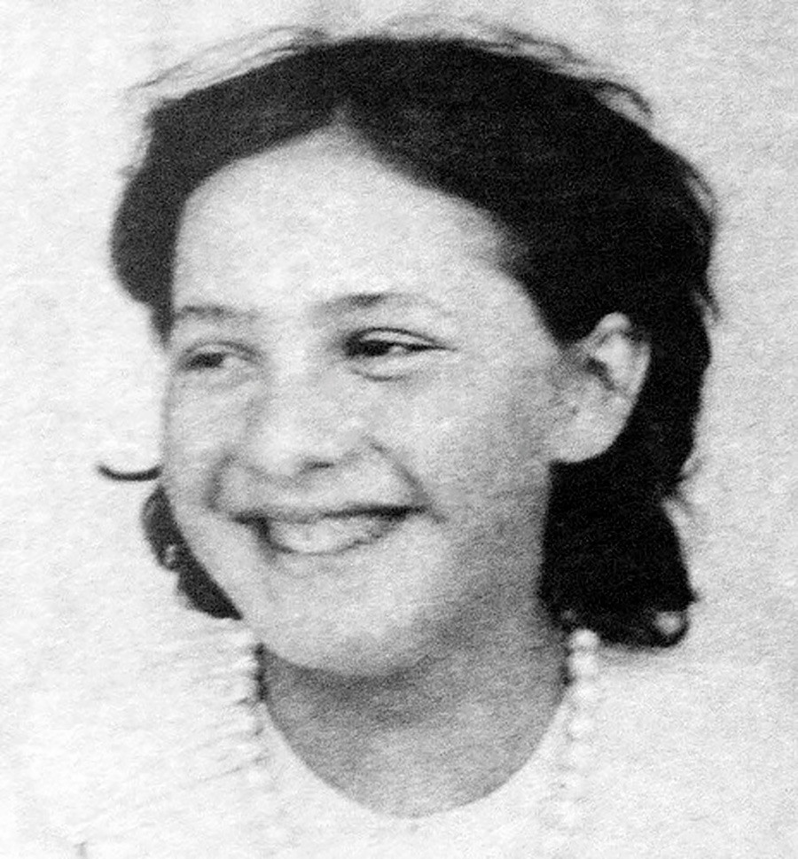 Las pinturas rusas más famosas explicadas: ‘Niña con melocotones’, de ...