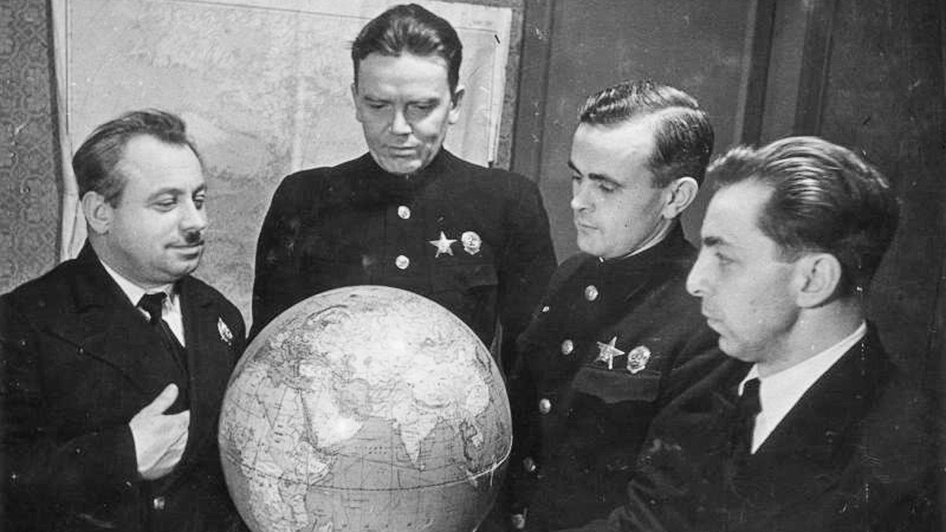 Cuando unos científicos soviéticos estuvieron, casi un año, a la deriva ...