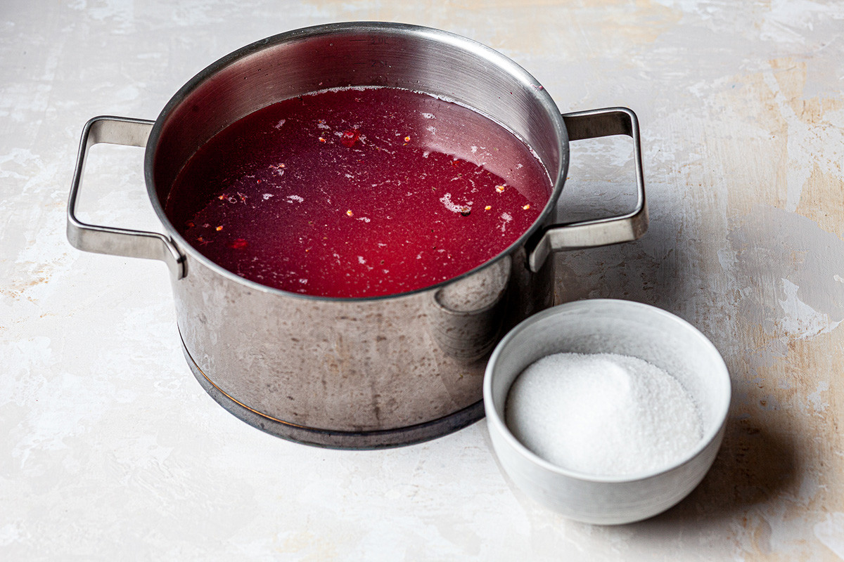 Boisson gazeuse à la russe: le kvas de cassis naturellement pétillant ...