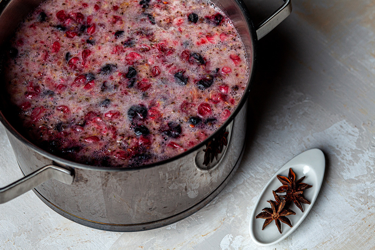 Boisson gazeuse à la russe: le kvas de cassis naturellement pétillant ...