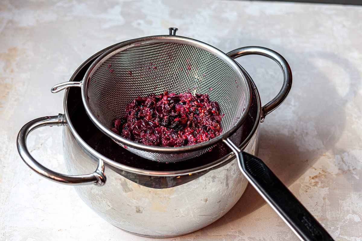 Boisson gazeuse à la russe: le kvas de cassis naturellement pétillant ...