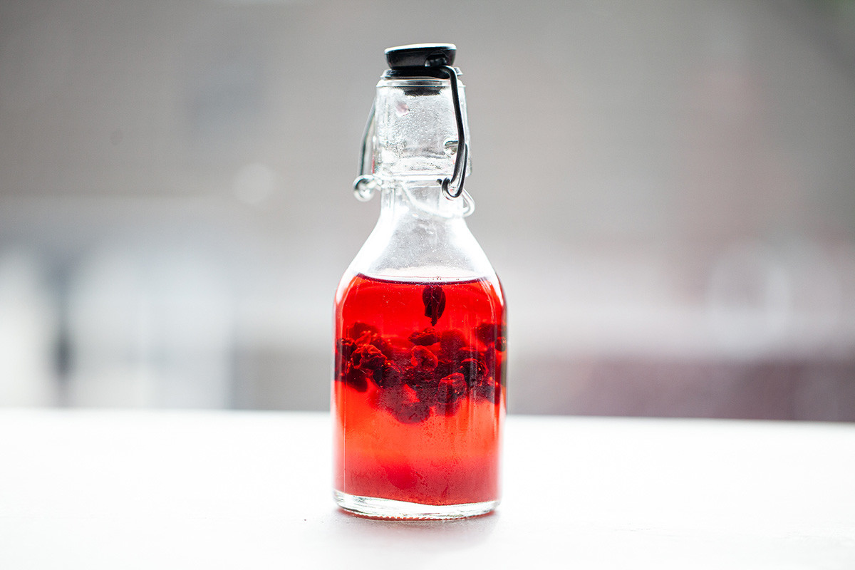 Boisson gazeuse à la russe: le kvas de cassis naturellement pétillant ...