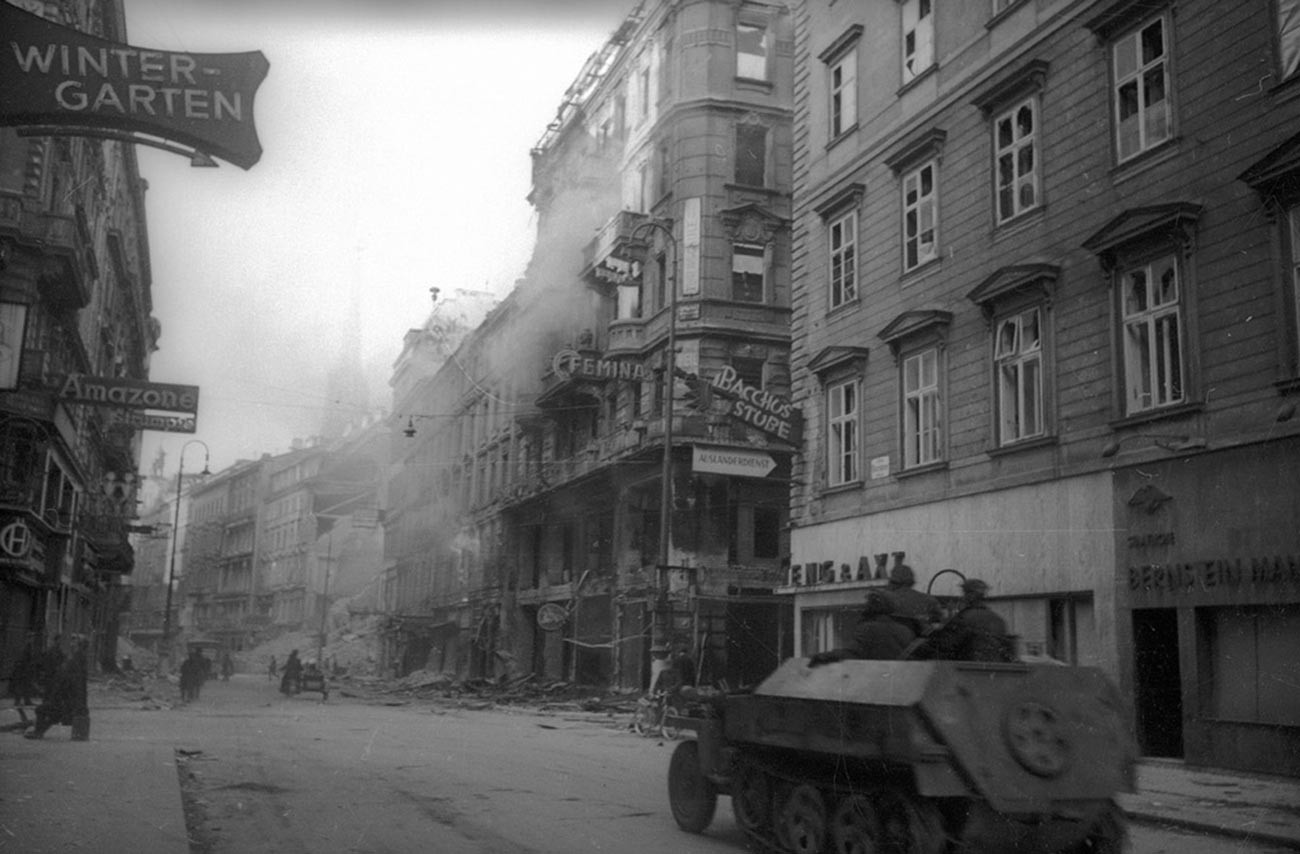 Liberated Vienna through the eyes of Soviet photographers - Russia Beyond