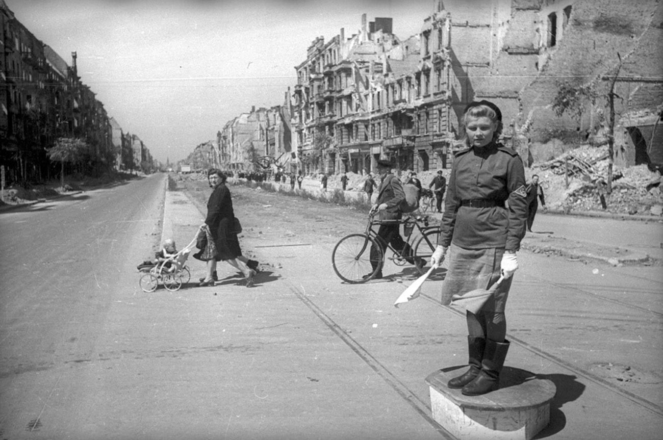 Liberated Vienna through the eyes of Soviet photographers - Russia Beyond