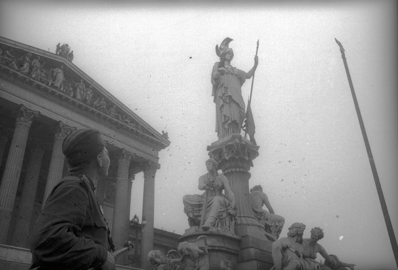 Liberated Vienna through the eyes of Soviet photographers - Russia Beyond