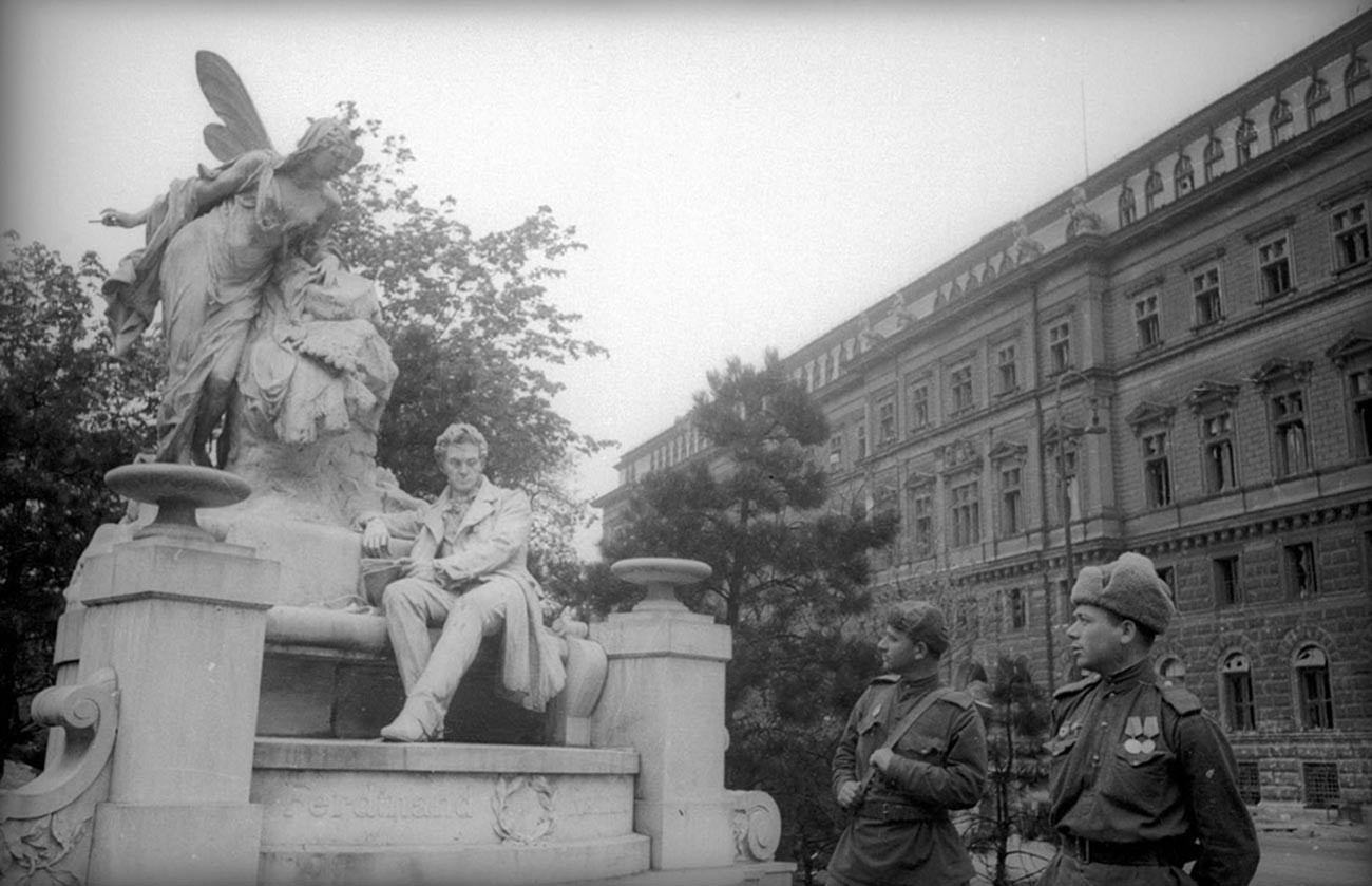 Liberated Vienna through the eyes of Soviet photographers - Russia Beyond