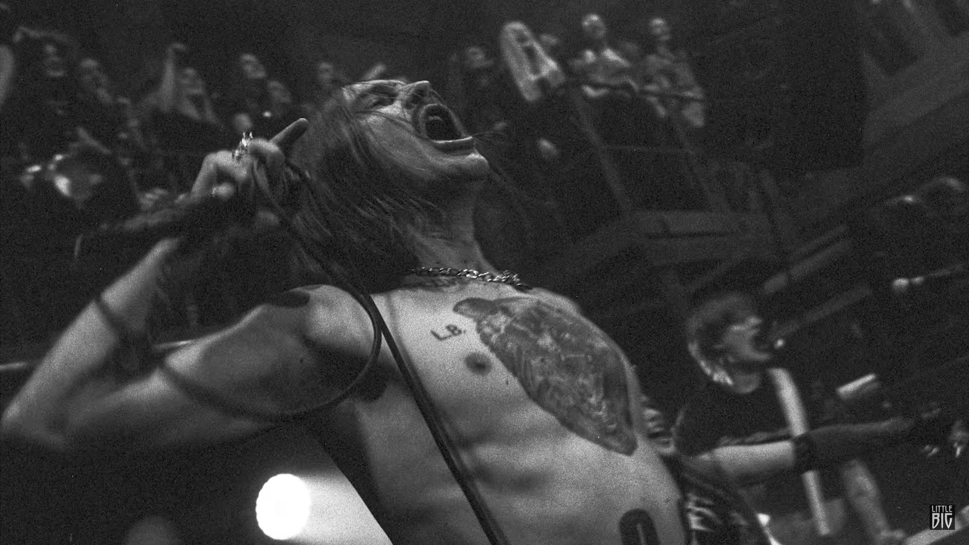 Retour aux sources pour le groupe Little Big avec un morceau très rock ...