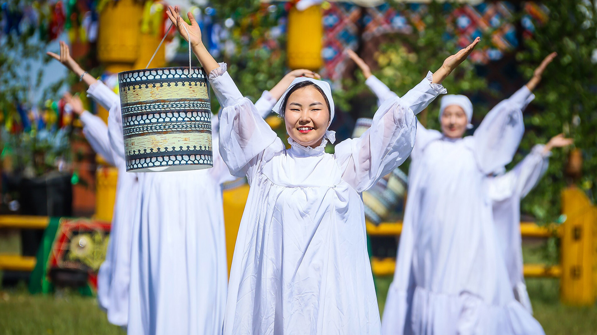 Ecco come gli jakuti festeggiano il Capodanno in piena estate - Russia ...