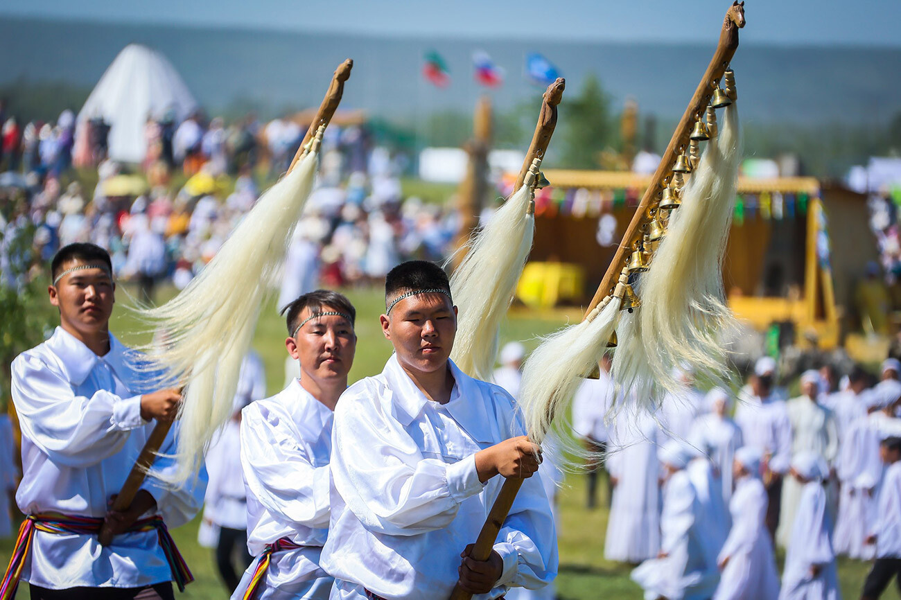 Ecco come gli jakuti festeggiano il Capodanno in piena estate - Russia ...