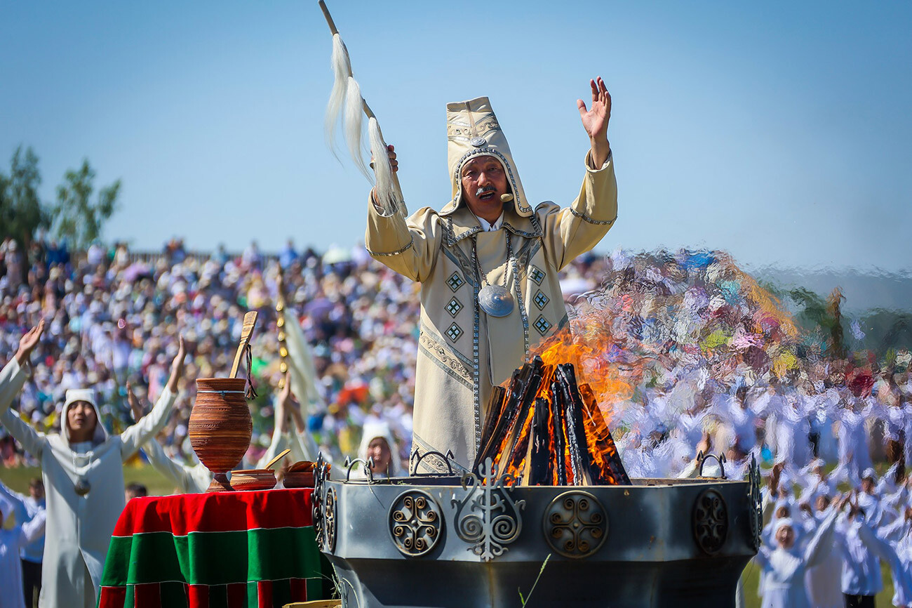 Ecco come gli jakuti festeggiano il Capodanno in piena estate - Russia ...