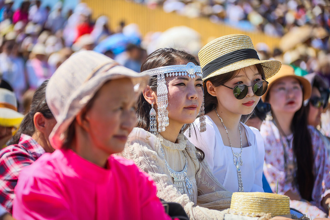 Ecco come gli jakuti festeggiano il Capodanno in piena estate - Russia ...