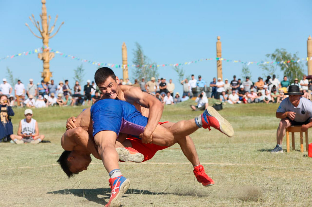 Ecco come gli jakuti festeggiano il Capodanno in piena estate - Russia ...