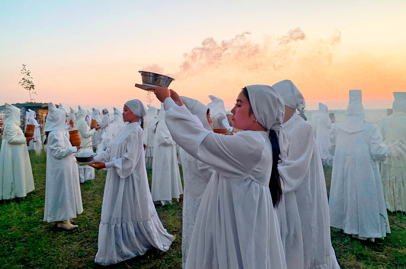Ecco come gli jakuti festeggiano il Capodanno in piena estate - Russia ...