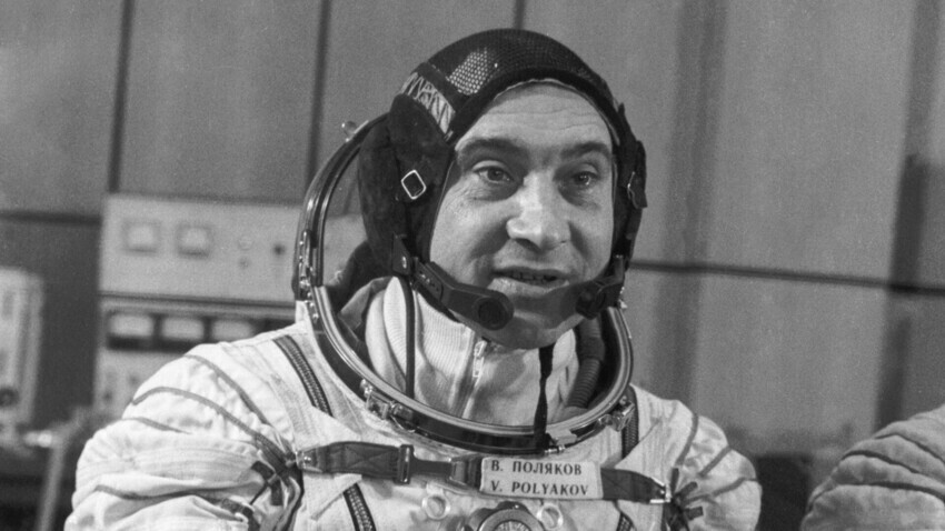 Murió en Rusia el cosmonauta Valeri Poliakov, poseedor del récord de ...