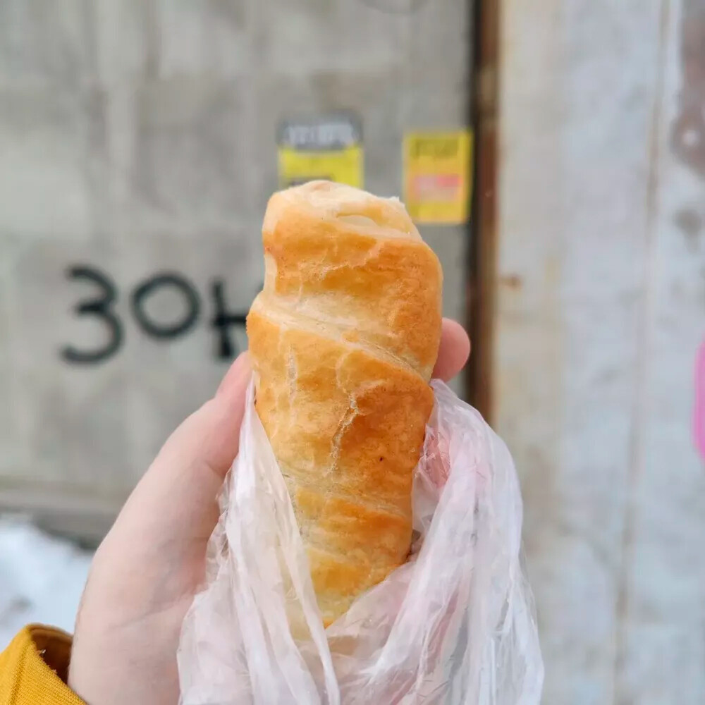 This guy collects photos of sausage rolls from across Russia. Wait ...