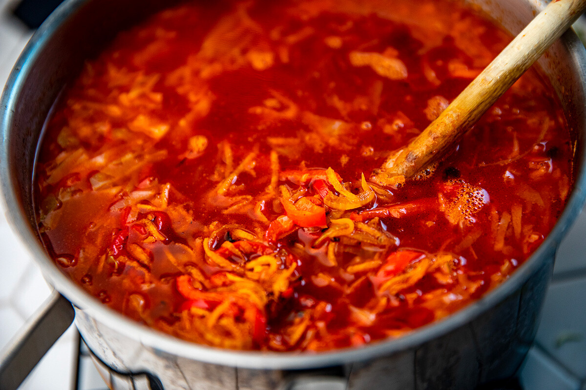 Il borsch della Russia del sud con prugne e fagioli (RICETTA) - Russia ...