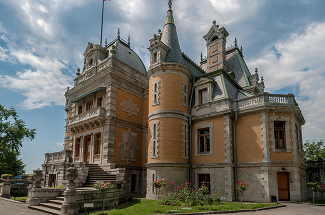 Massandra: A medieval-style castle once owned by the Romanov family ...